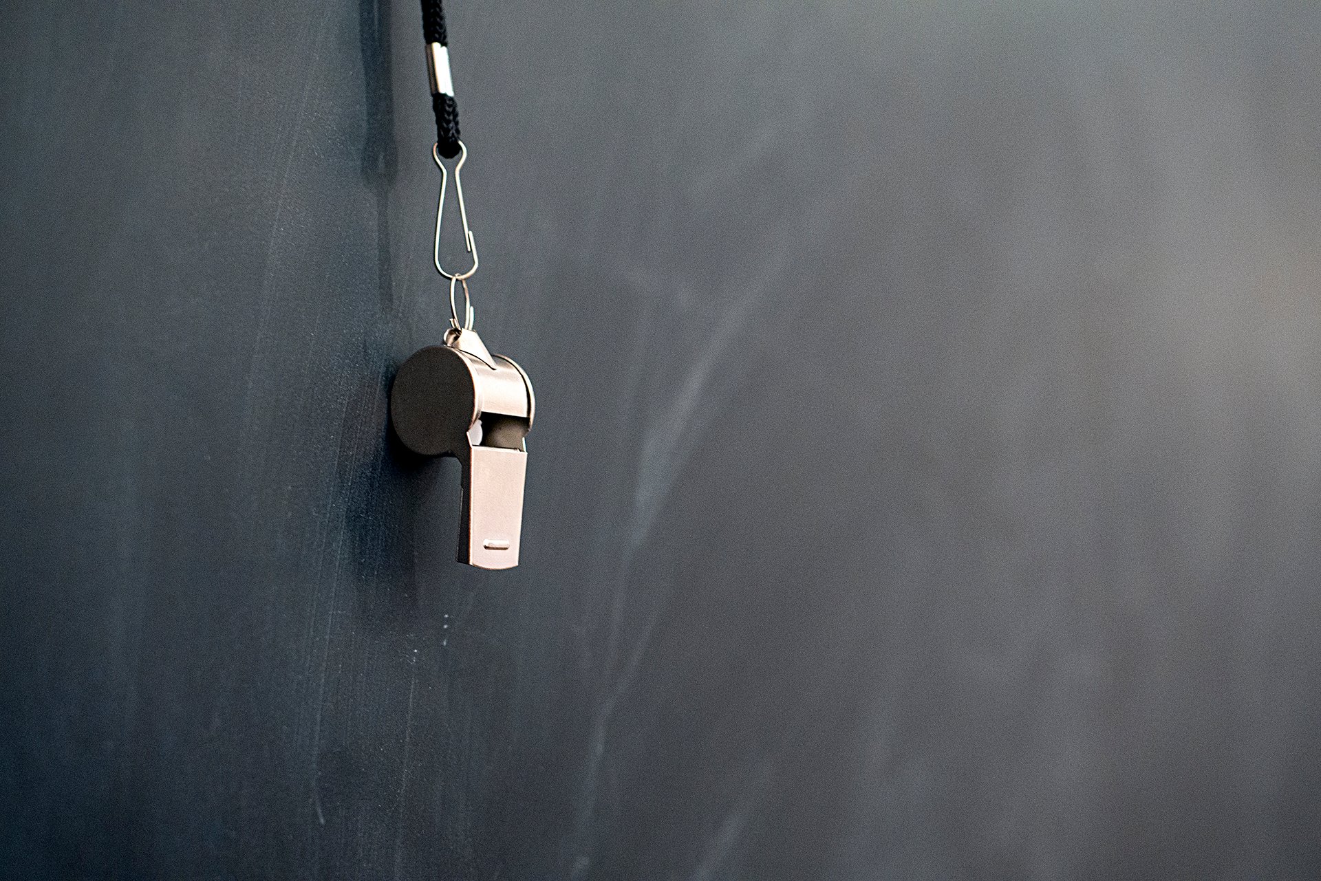 Hinweis­geber­schutzgesetz: Wann müssen Agenturen handeln?